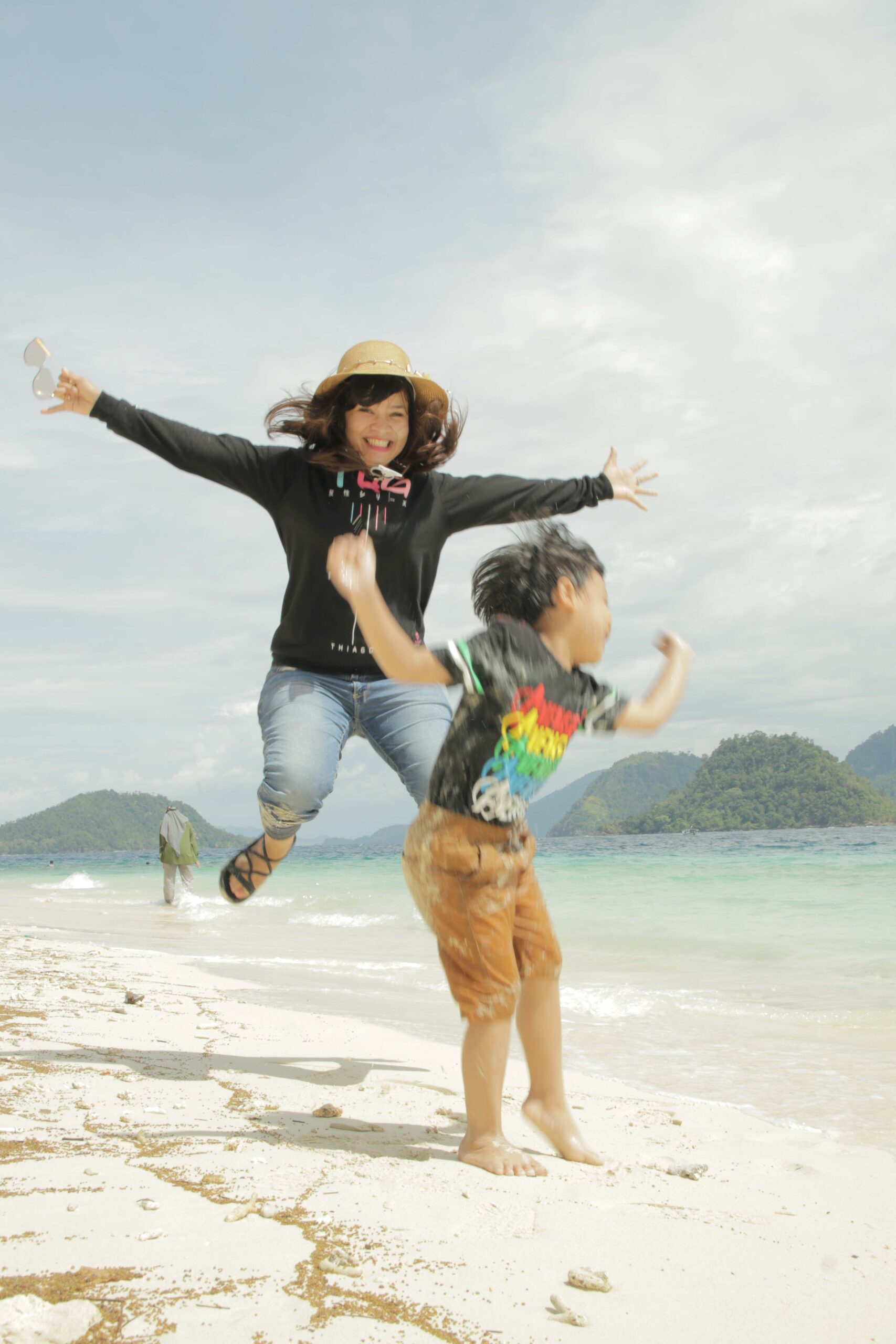 Family Trip Teluk Mandeh: One Day Tour Yang Menakjubkan - Duta Pesona ...